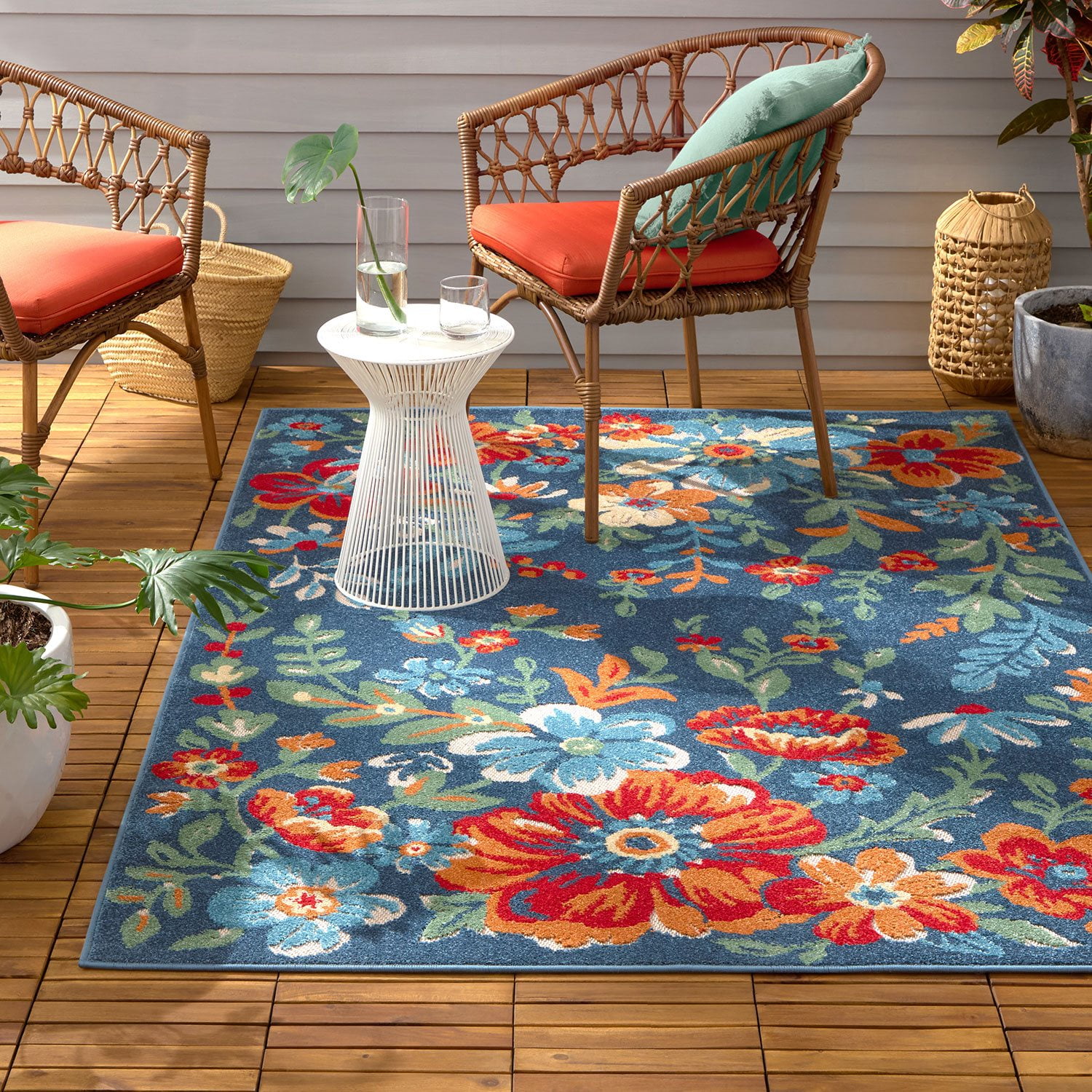 Town & Country Everyday Hibiscus Bloom Modern Floral Outdoor Rug ...